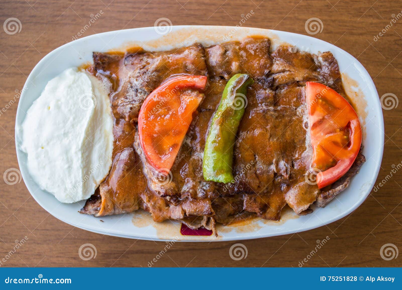 Iskender/comida Tradicional Turca Foto de archivo - Imagen de rojo ...