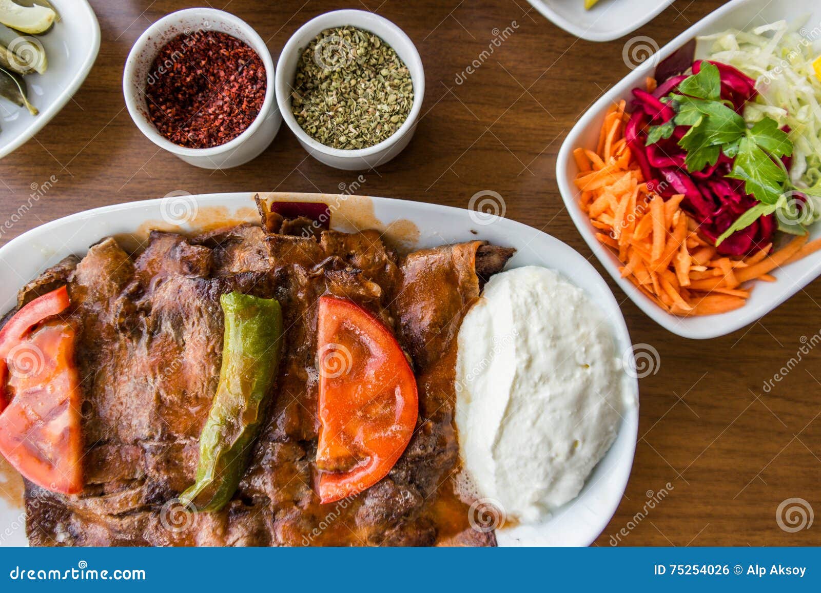 Iskender/comida Tradicional Turca Foto de archivo - Imagen de servicio ...