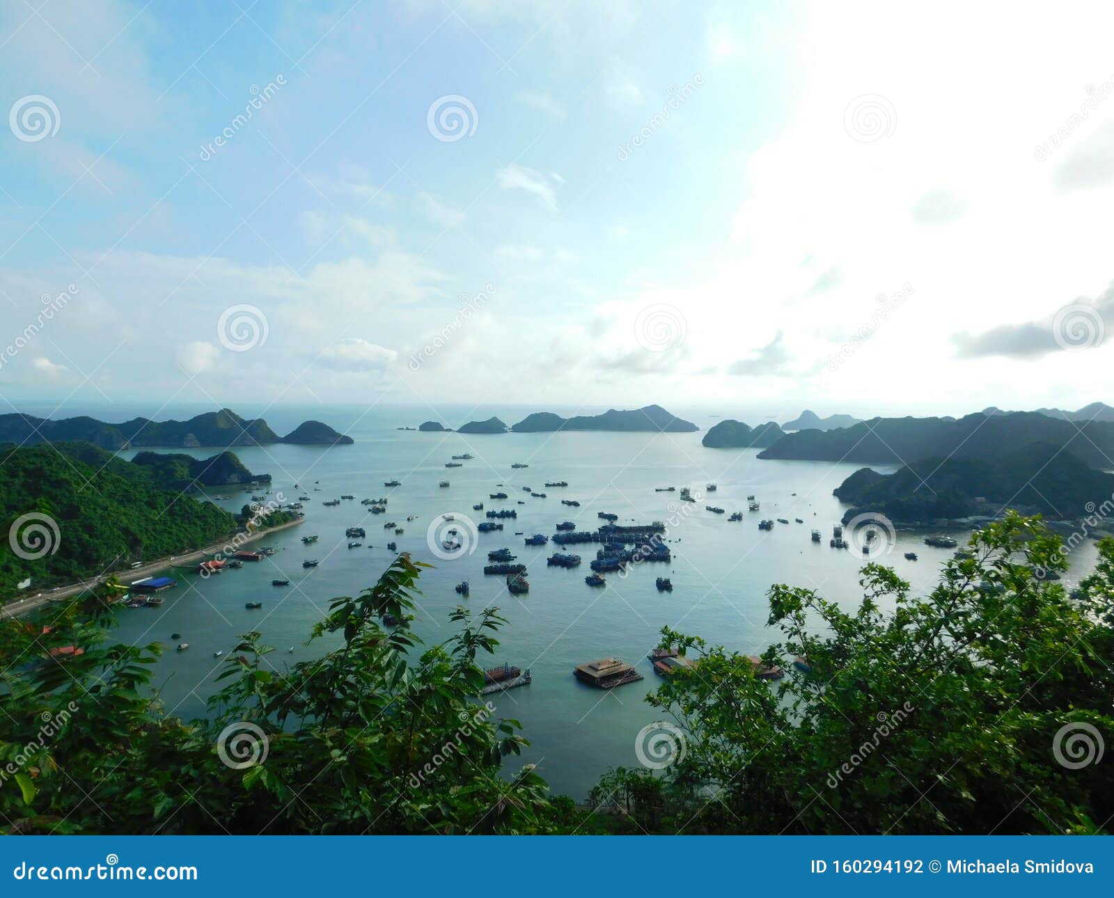 Isla Cat Ba, Barcos, Vietnam Foto de archivo - Imagen de isla, gato ...