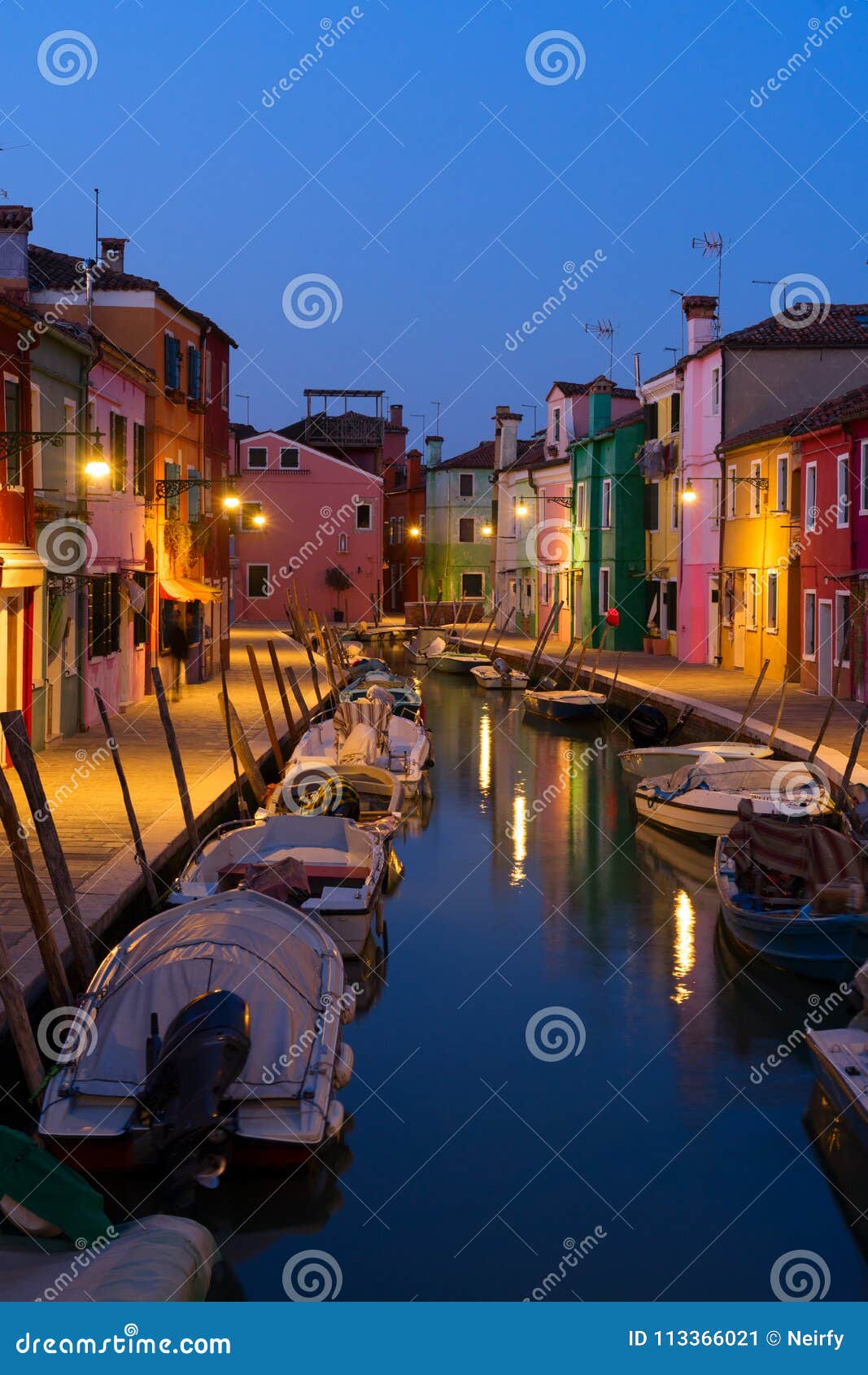 Isla De Burano, Venecia, Italia Foto editorial - Imagen de cielo, color ...