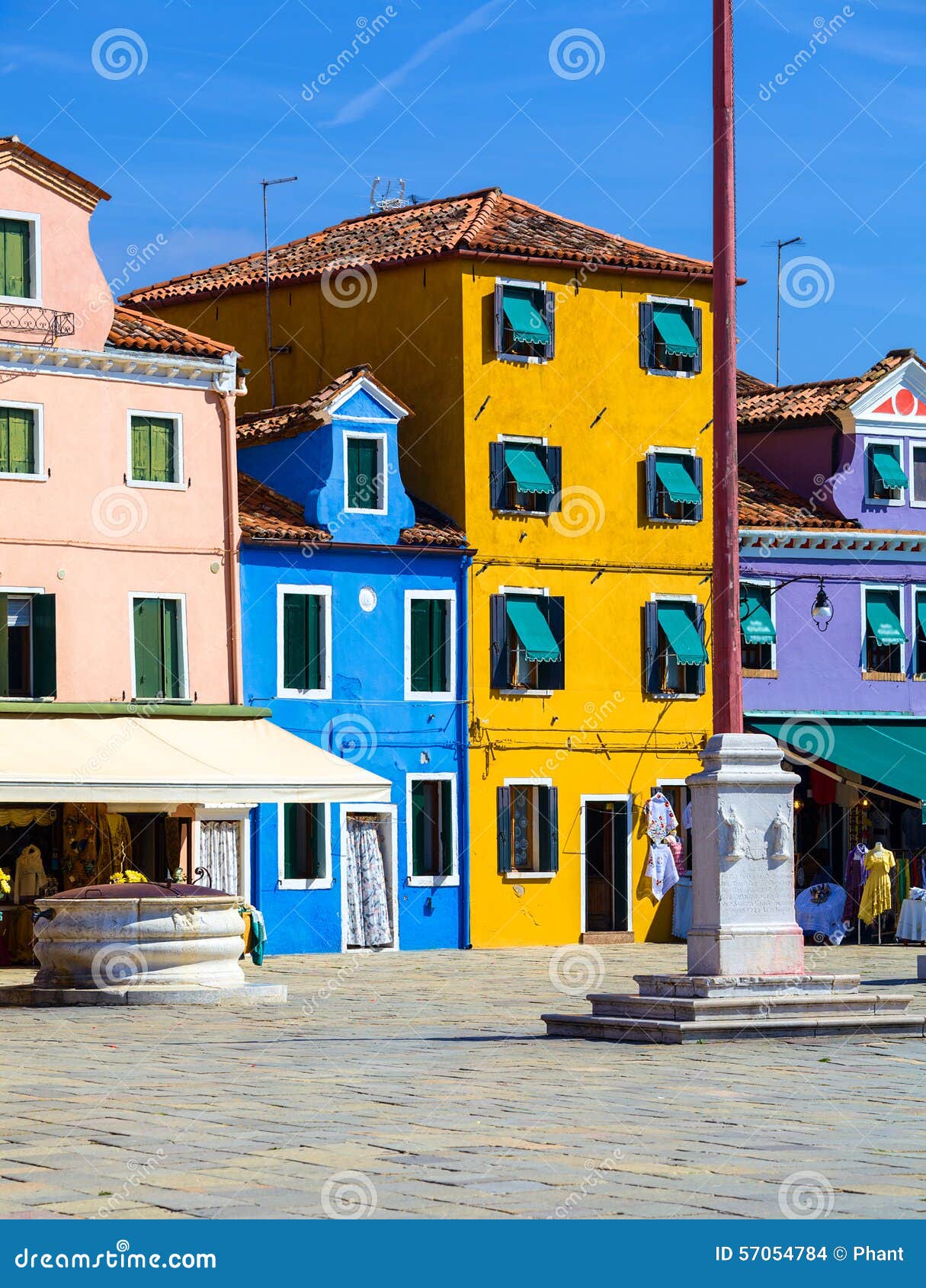 Isla De Burano Venecia Italia Foto de archivo - Imagen de fachada, vivo ...