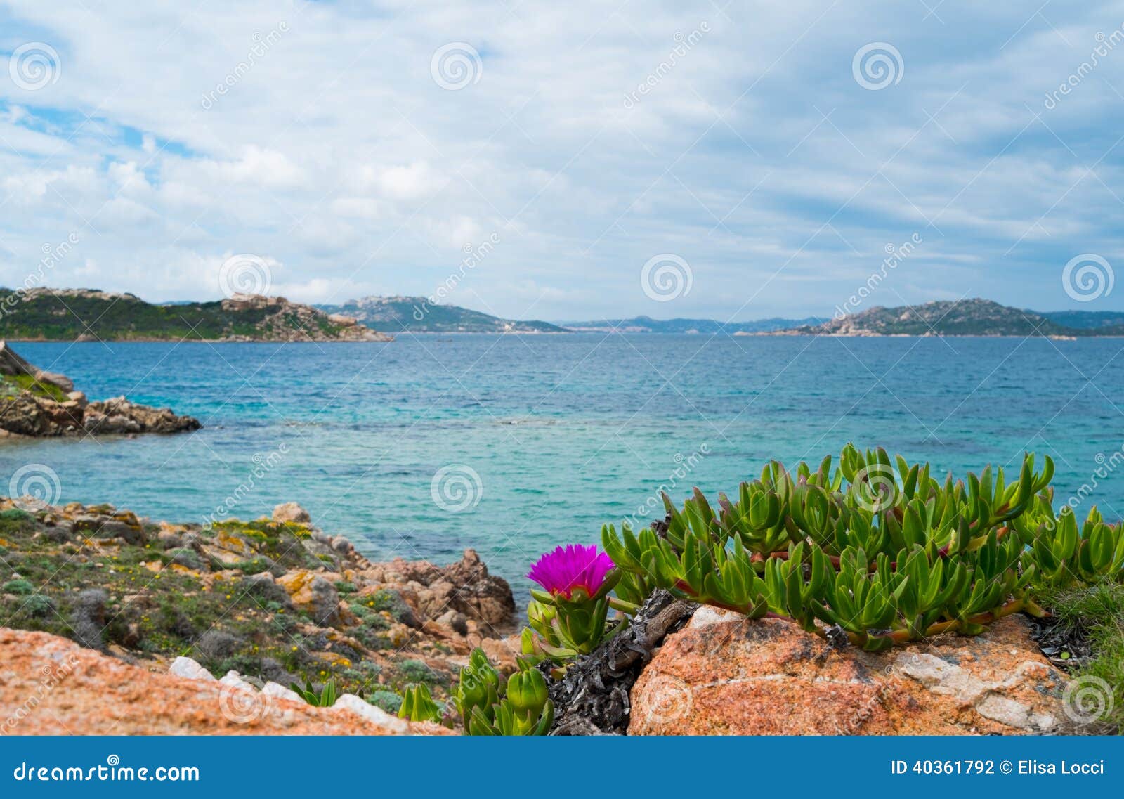 Isla De Caprera, Cerdeña, Italia Foto de archivo - Imagen de cubo, nube ...