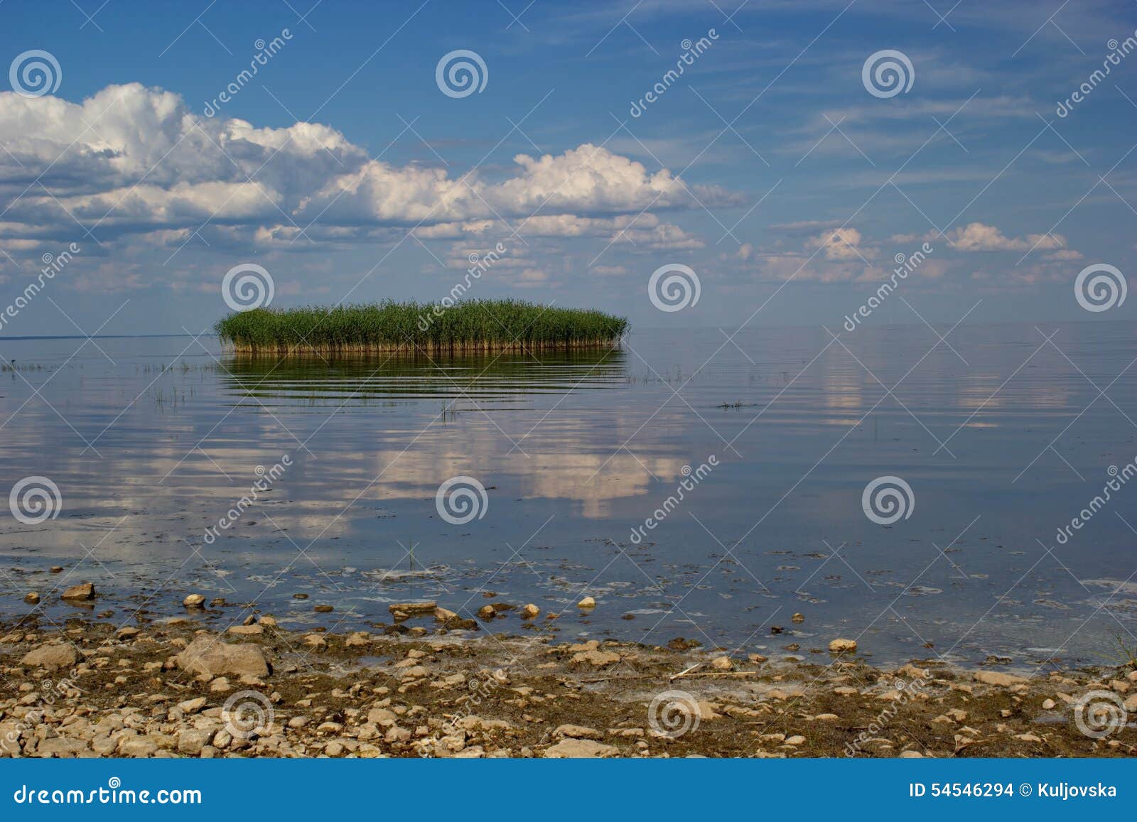 Isla De Lámina, Lago Peipsi, Estonia Foto de archivo - Imagen de nube ...