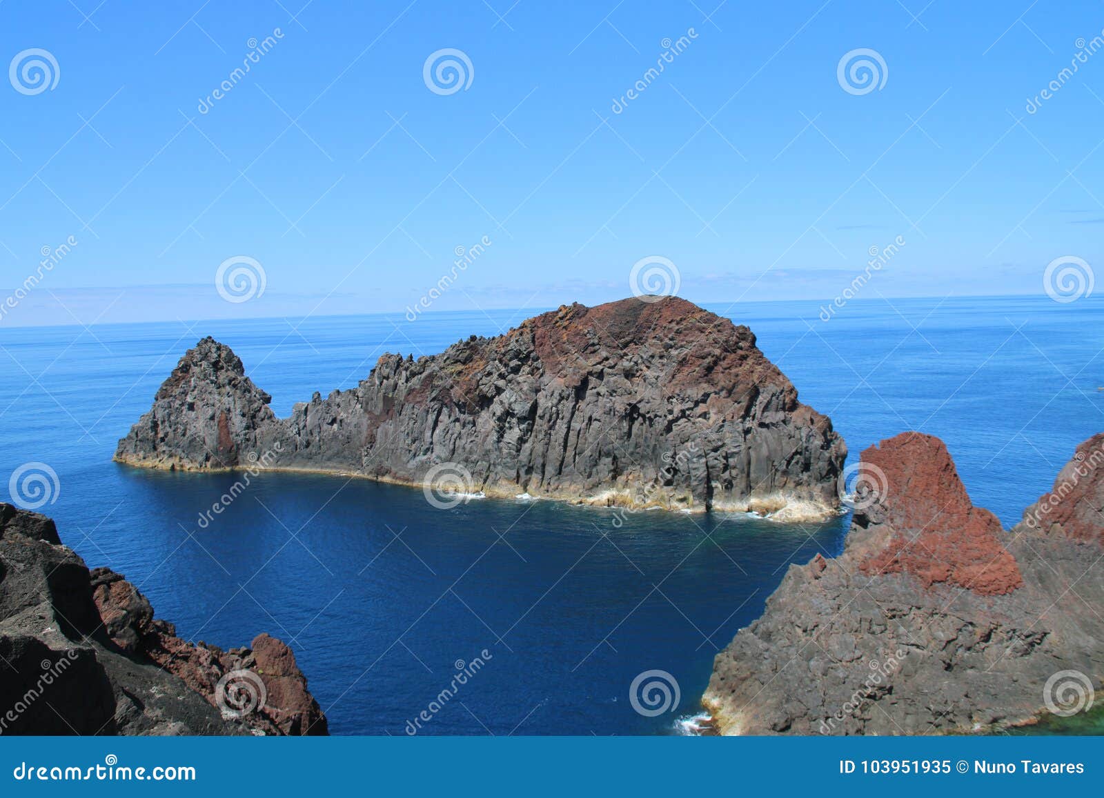 Isla de la ballena imagen de archivo. Imagen de revestimiento - 103951935