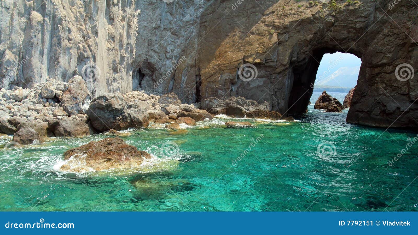 Isla de Lipari imagen de archivo. Imagen de tropical, acantilado - 7792151