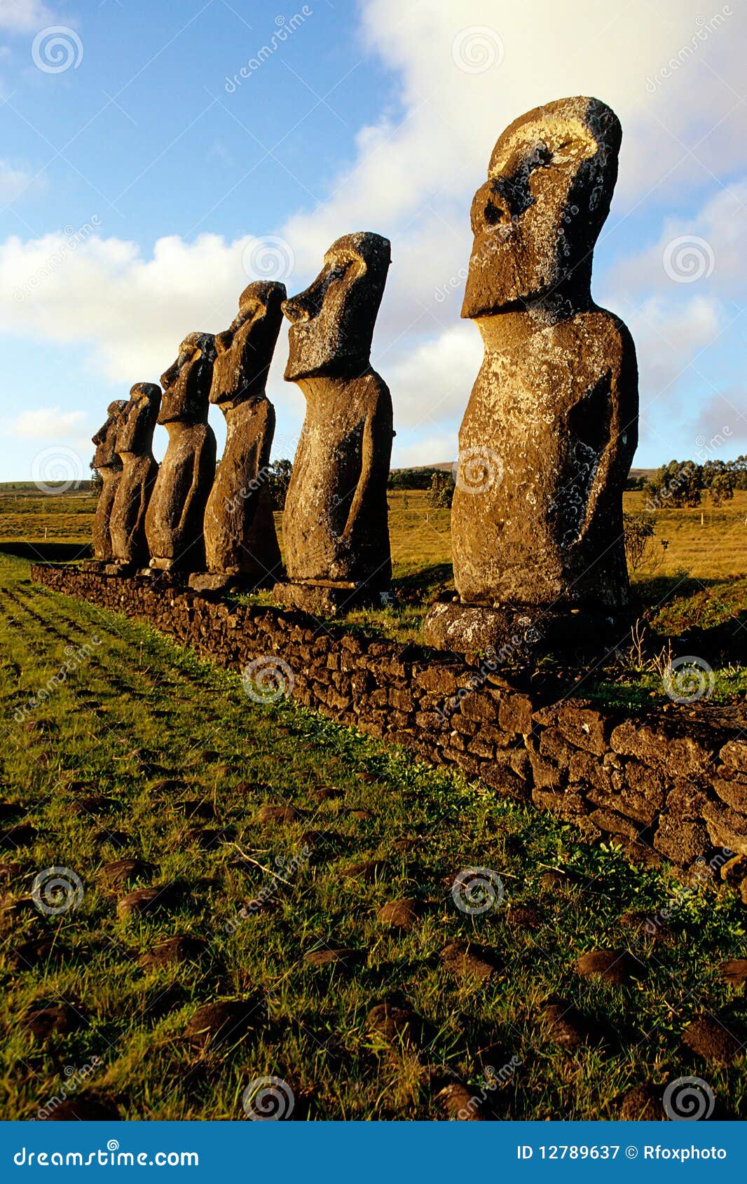 Isla De Moai- Pascua, Chile Imagen de archivo - Imagen de religioso ...