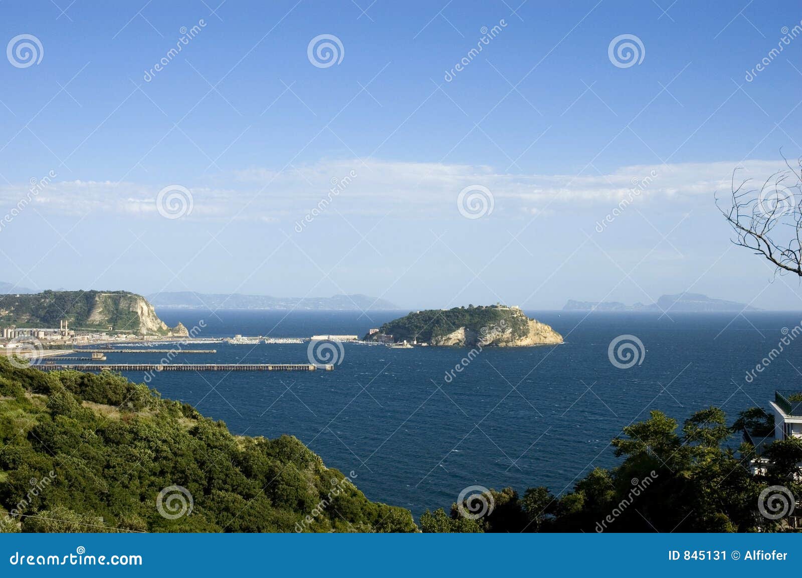 Isla de Nisida imagen de archivo. Imagen de orilla, italia - 845131