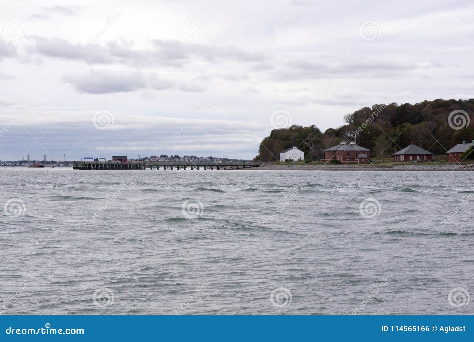 Isla De Peddocks En El Puerto De Boston Foto de archivo - Imagen de ...