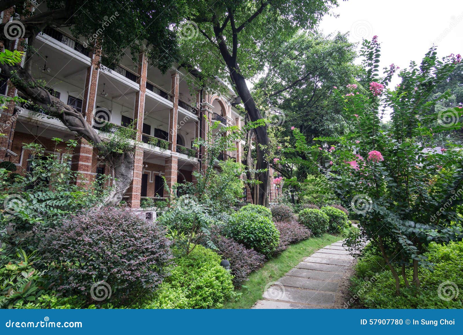 Isla de Shamian foto de archivo. Imagen de aldea, ciudad - 57907780