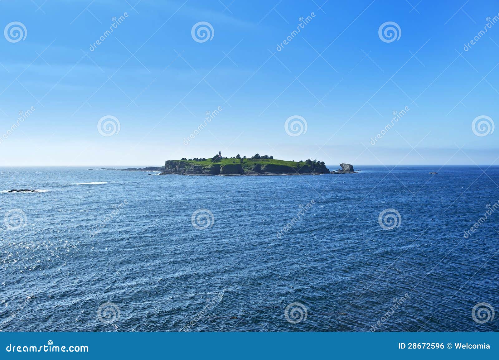 Isla del faro foto de archivo. Imagen de noroeste, hierba - 28672596