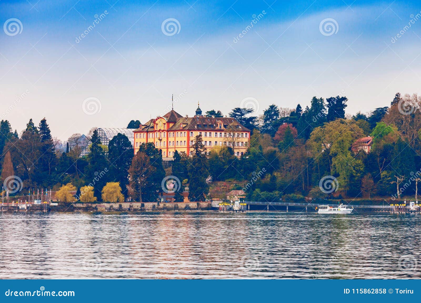 Isla Mainau de la flor foto de archivo editorial. Imagen de cubo ...