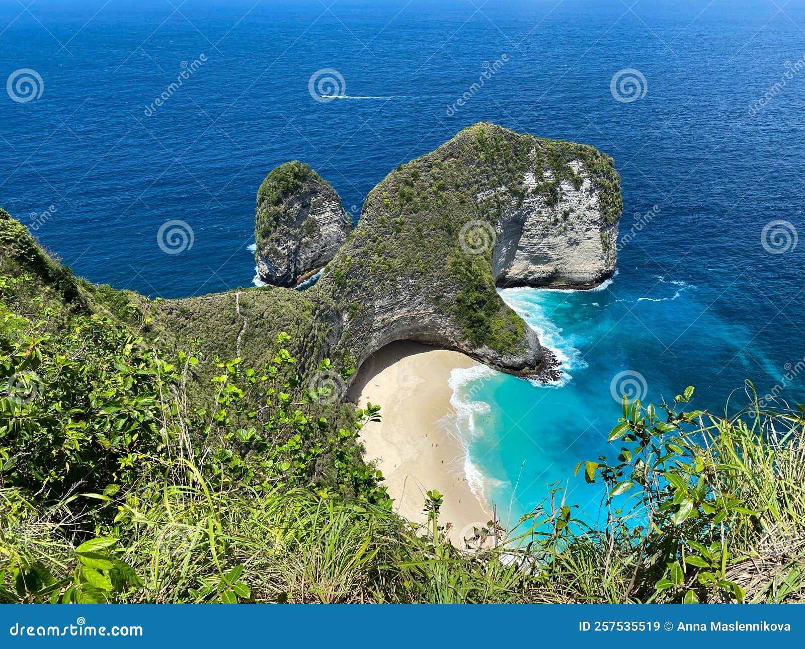 Isla Penida Indonesia : Playa Kelingbeach Nusa Penida Imagen de archivo ...