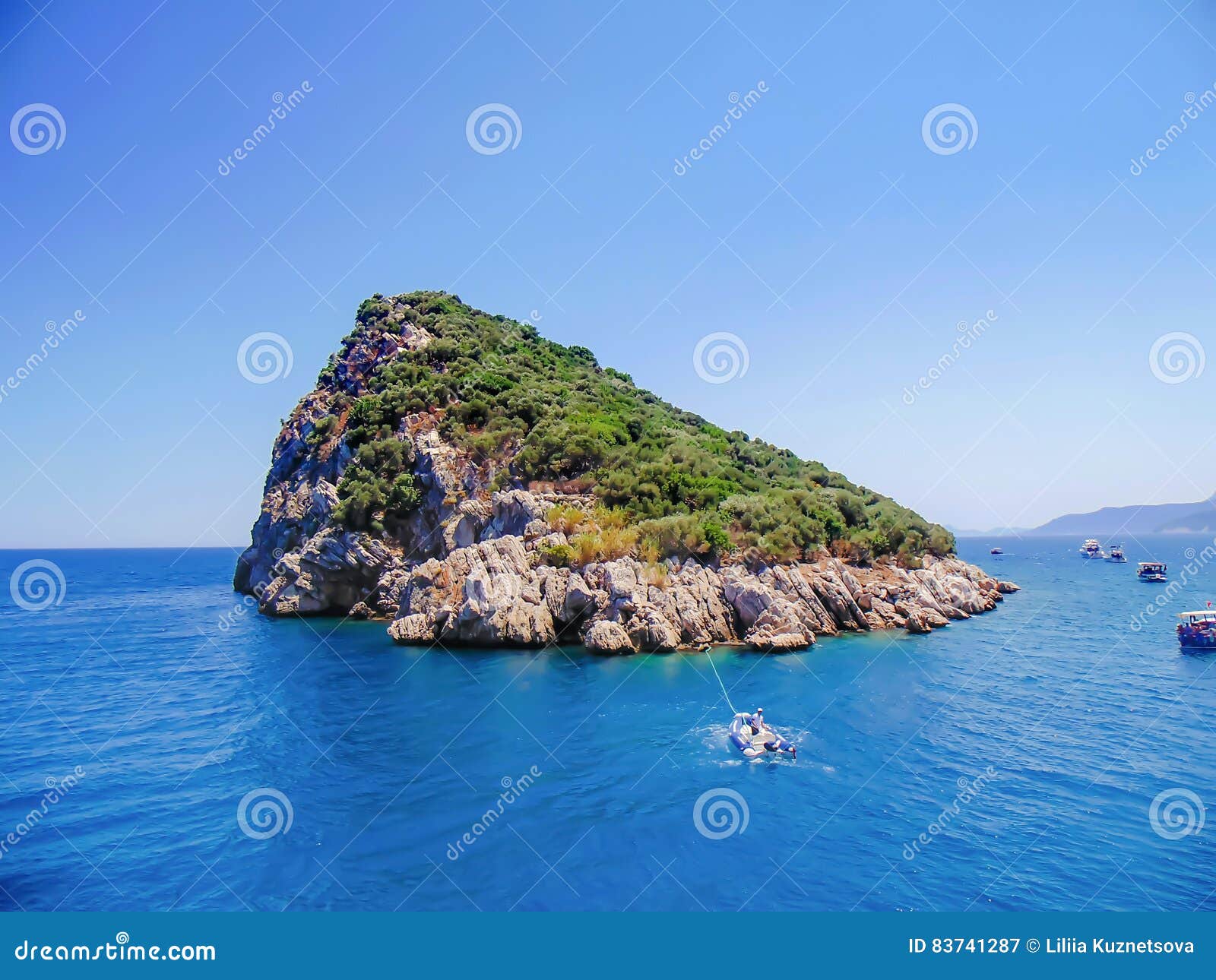 Isla Verde En Medio Del Mar Fotos De Stock - Download 1,623 Fotos ...