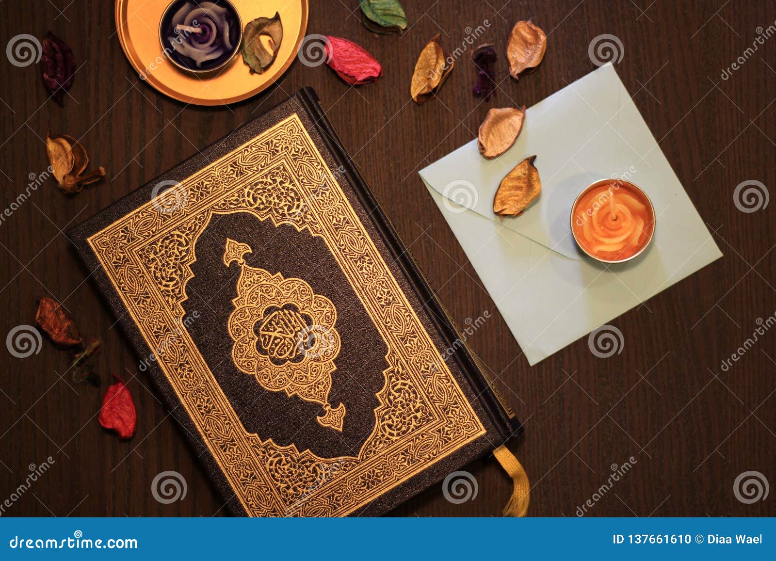 Islam santo del Quran foto de archivo. Imagen de rezo - 137661610