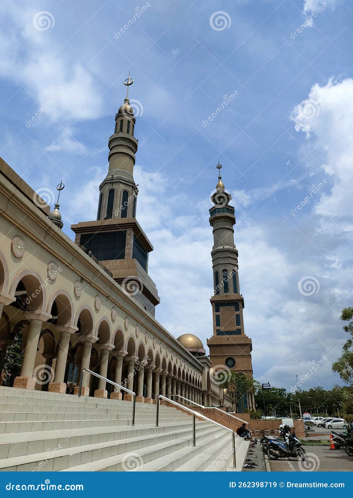 The Islamic Centre on Samarinda Stock Image - Image of plaza, building ...