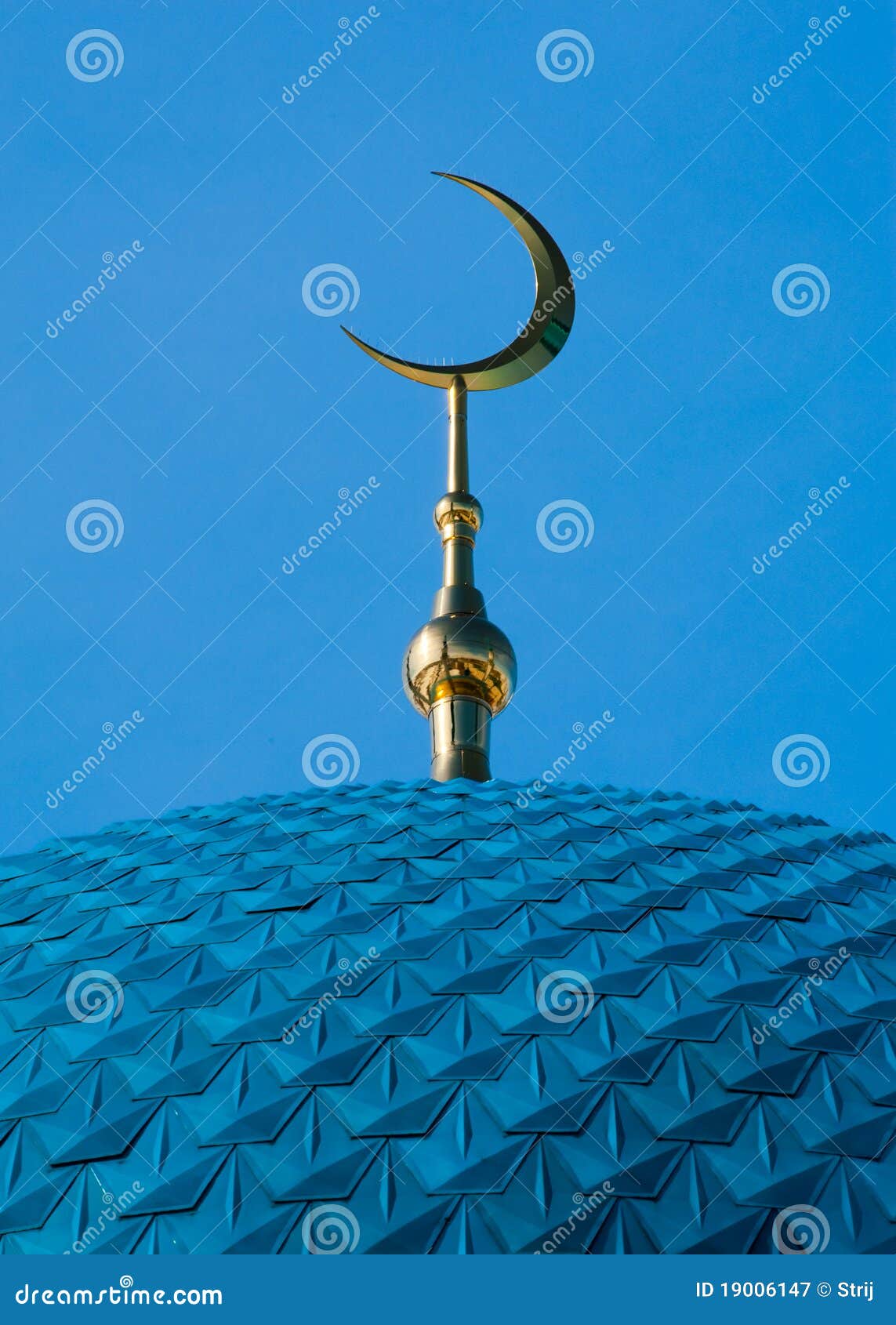 Islamic crescent on mosque stock image. Image of exterior - 19006147