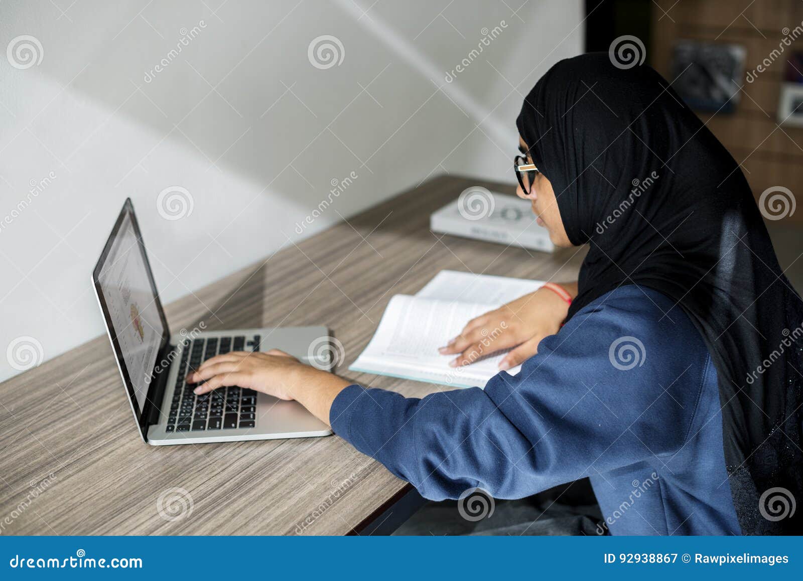 Islamic Girl Sitting and Using Laptop Stock Image - Image of woman ...