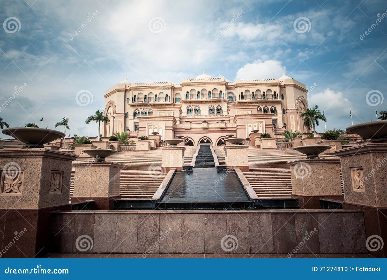 Islamic Palace in Abu Dhabi Stock Photo - Image of building, modern ...