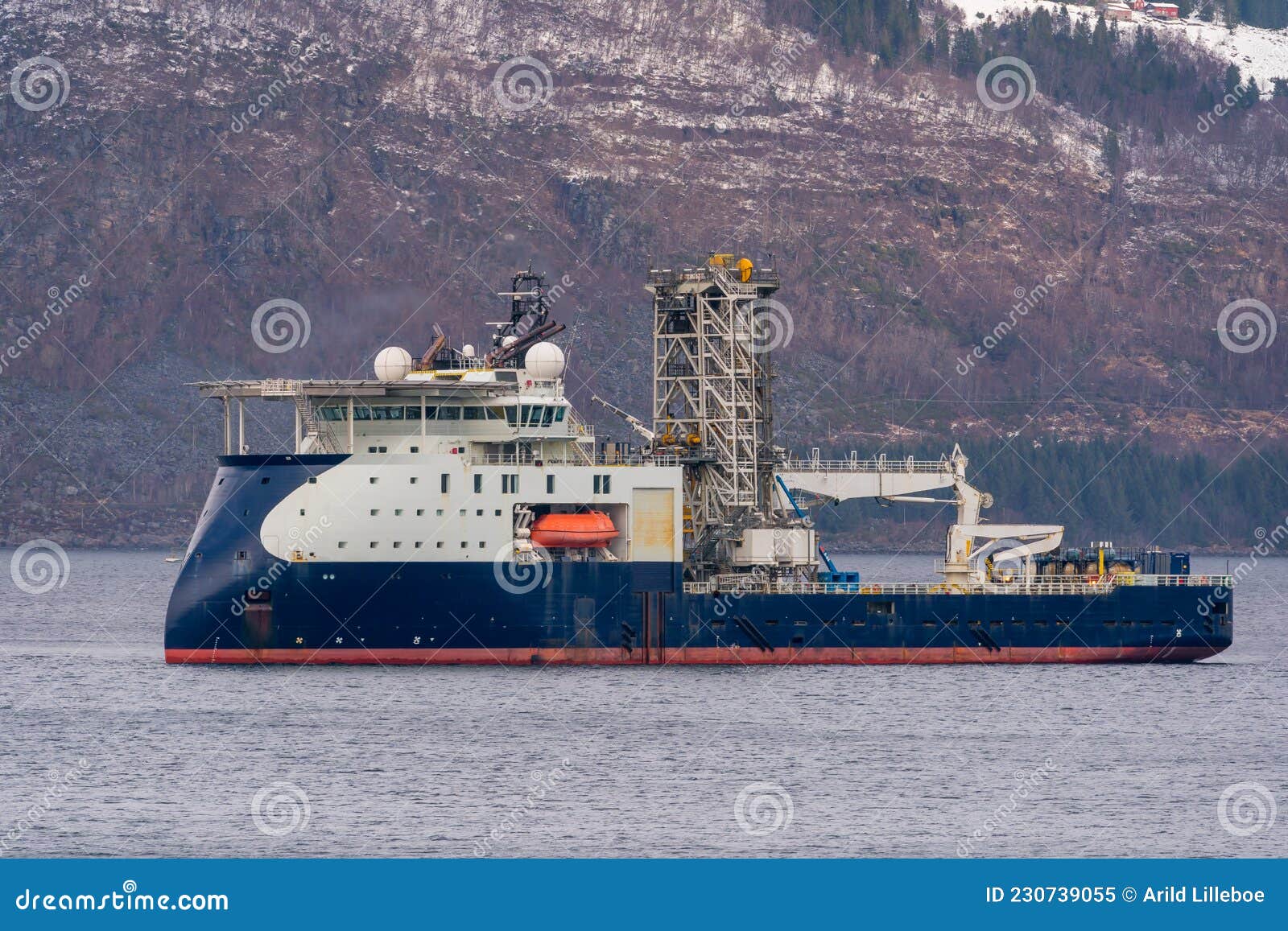 Island Constructor in the Fjord of Norway Editorial Image - Image of ...