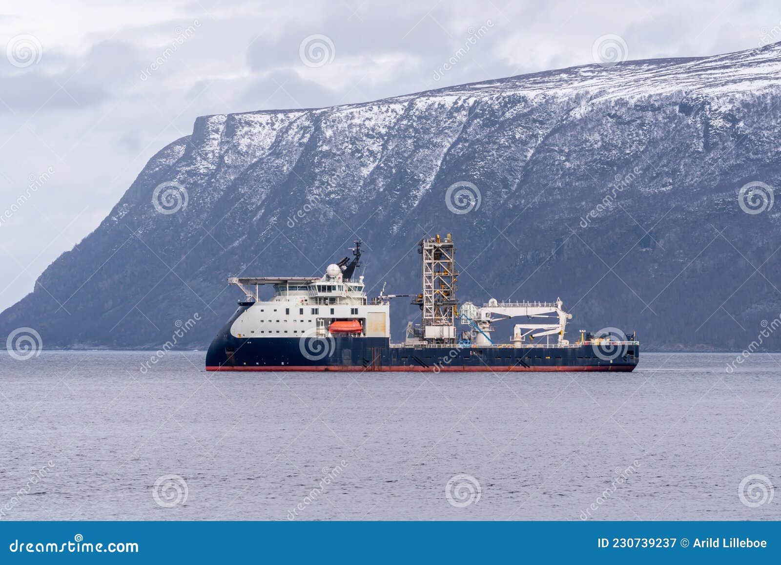 Island Constructor in the Fjord of Norway Editorial Photography - Image ...