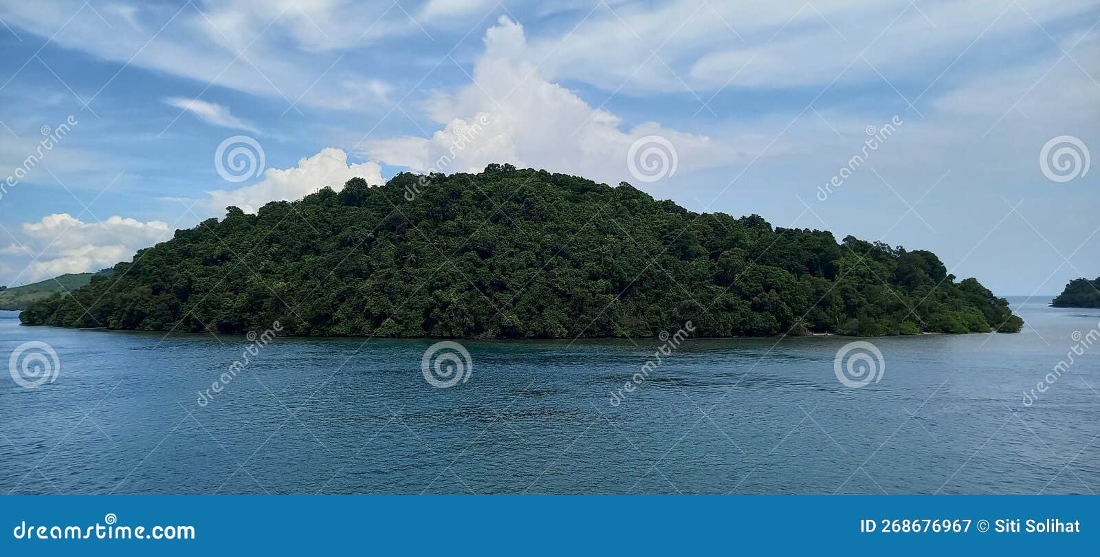 An island in Sumatra stock image. Image of cliff, border - 268676967