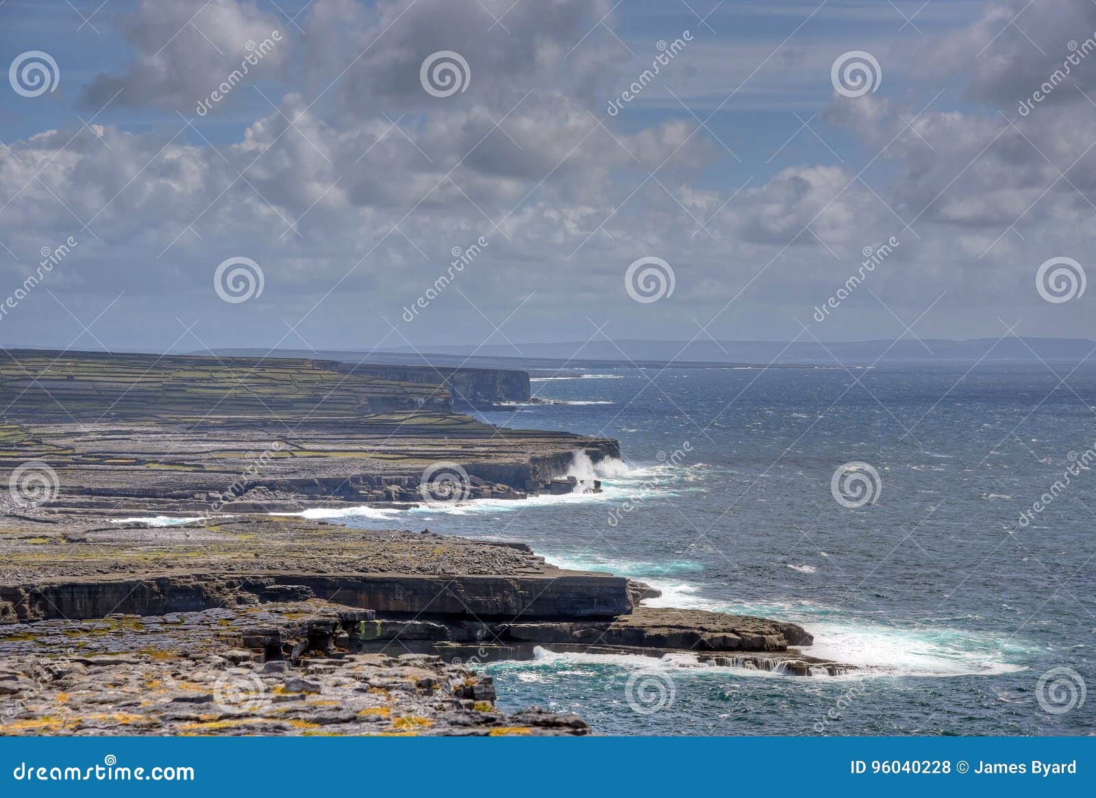 Islas de Aran, Irlanda foto de archivo. Imagen de aldea - 96040228
