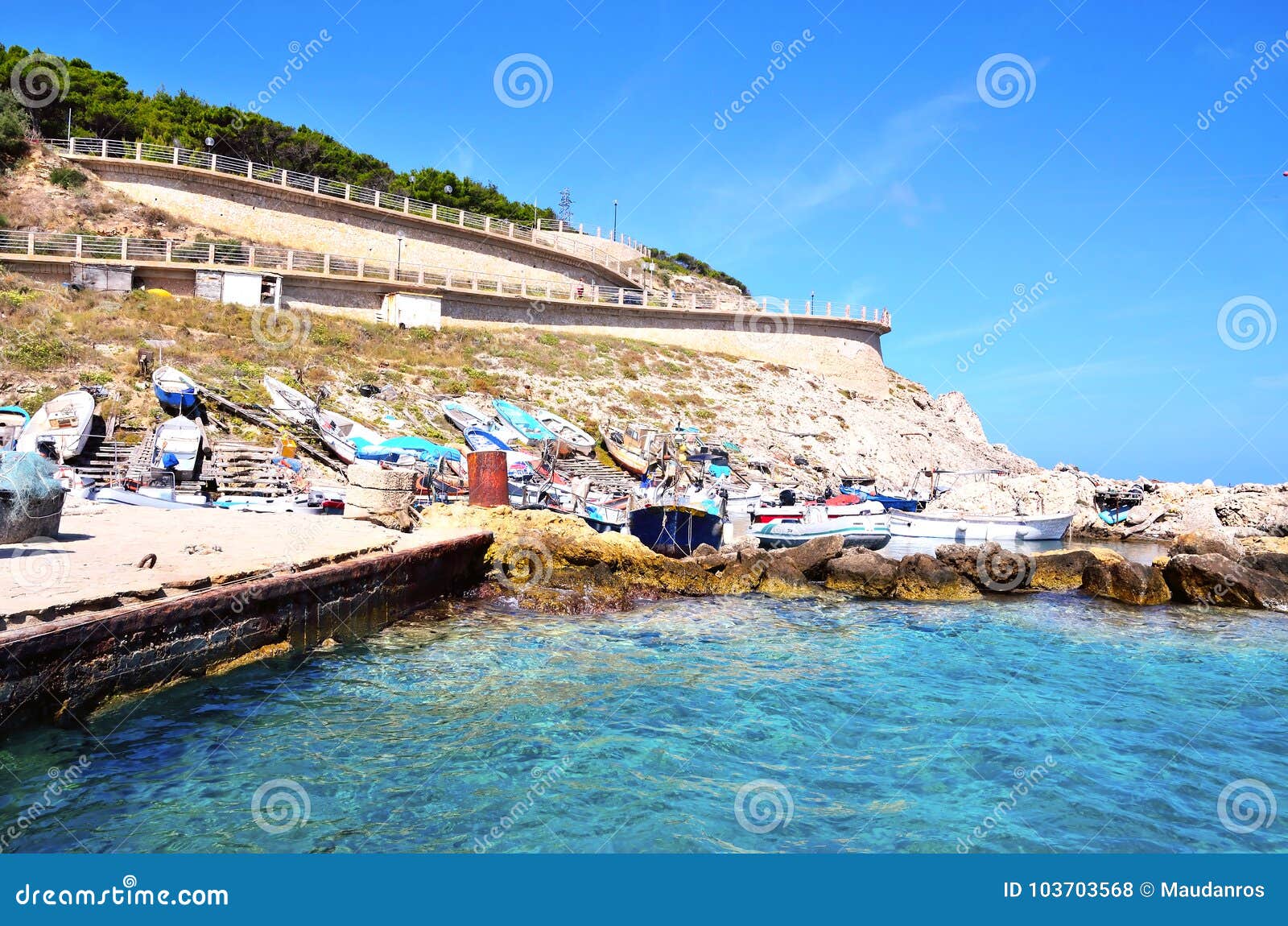 Islas de Tremiti, Italia foto de archivo. Imagen de claro - 103703568