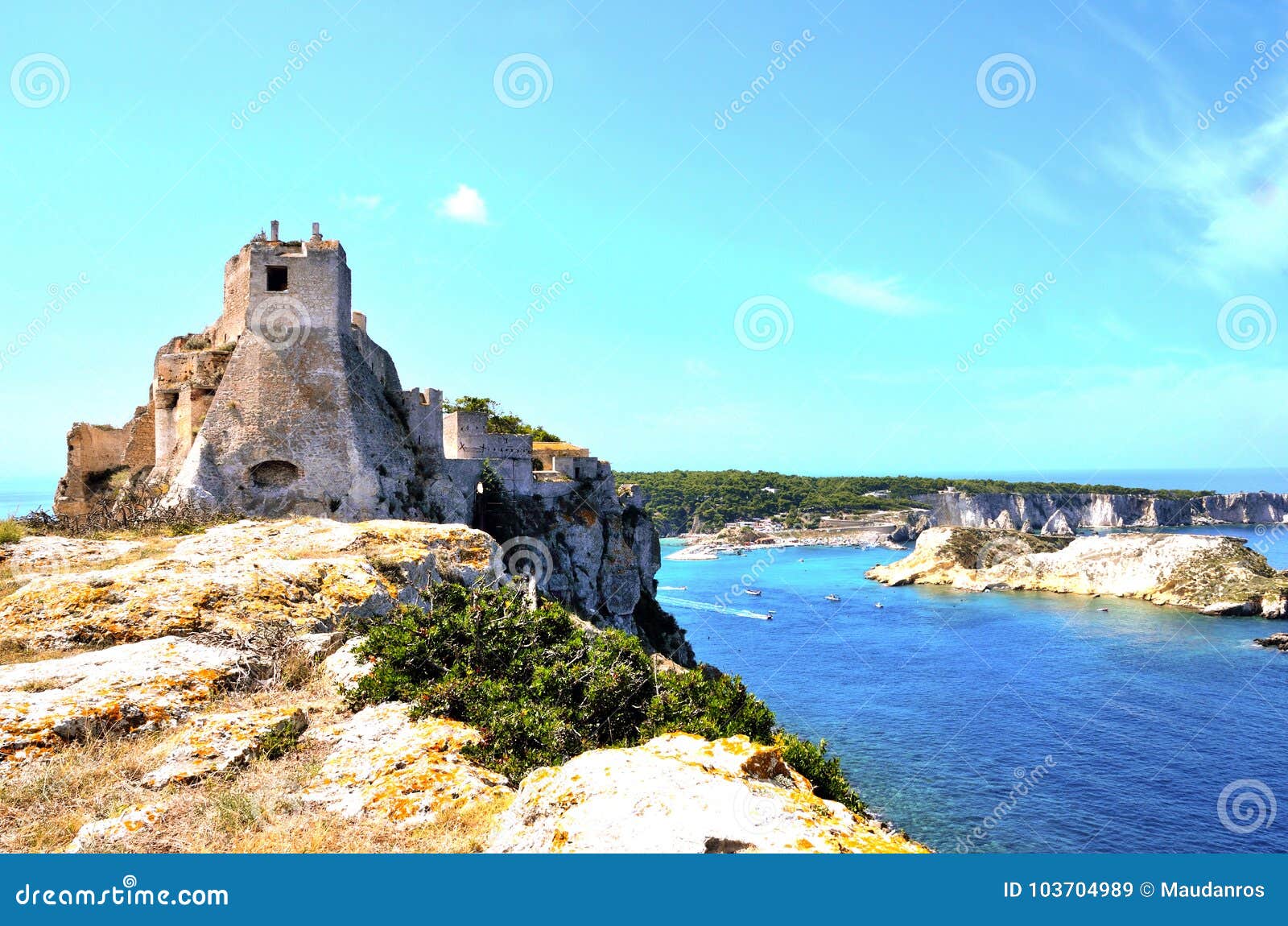 Islas de Tremiti, Italia imagen de archivo. Imagen de isla - 103704989