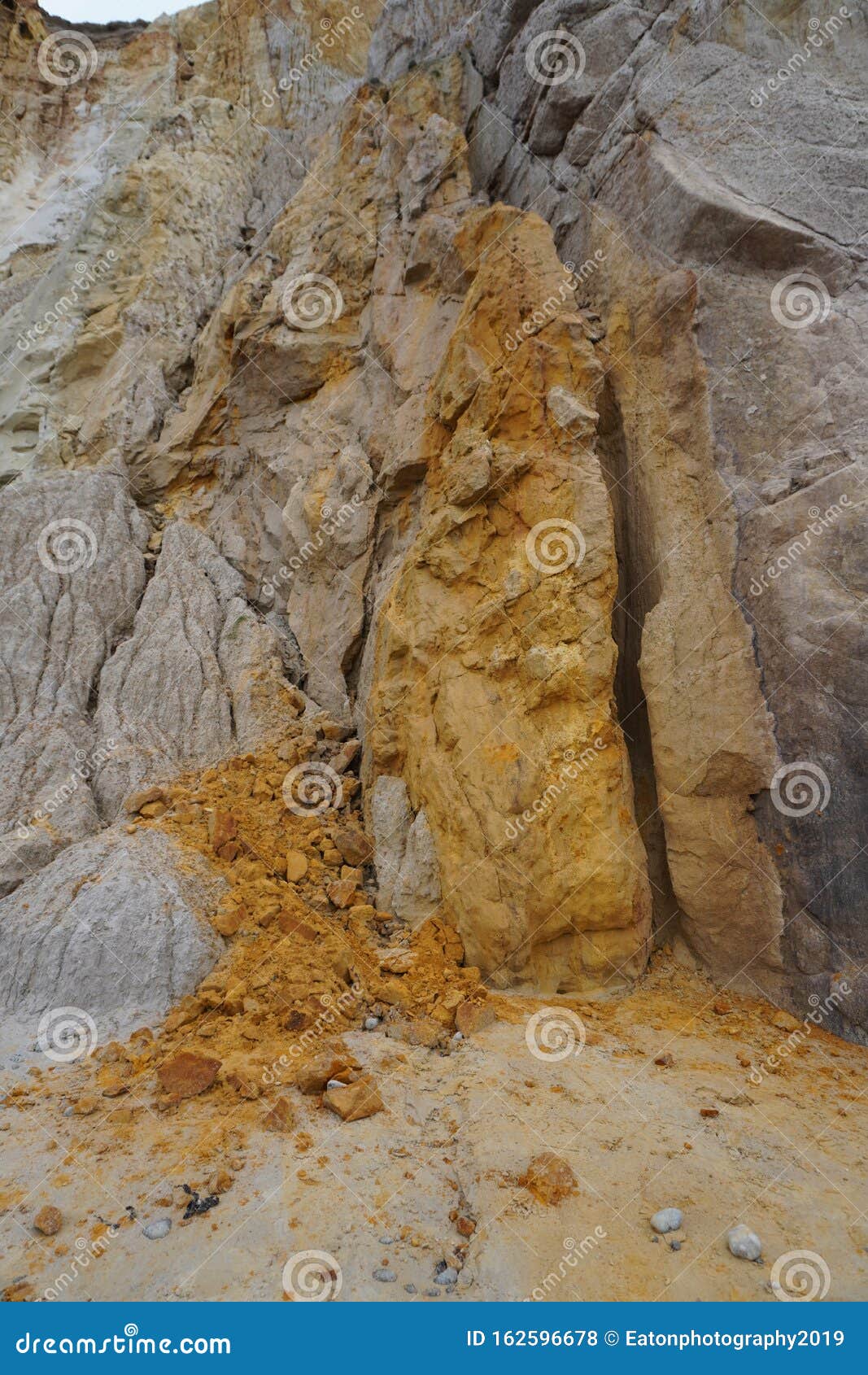 Isle of Wight Sand in the Sun Stock Photo - Image of cliff, high: 162596678