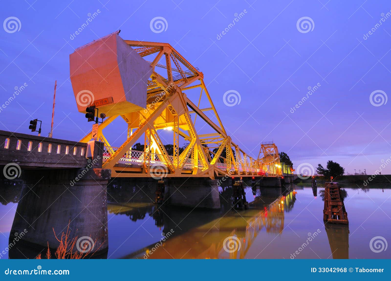 Isleton Bridge at Dusk stock photo. Image of sacramento - 33042968