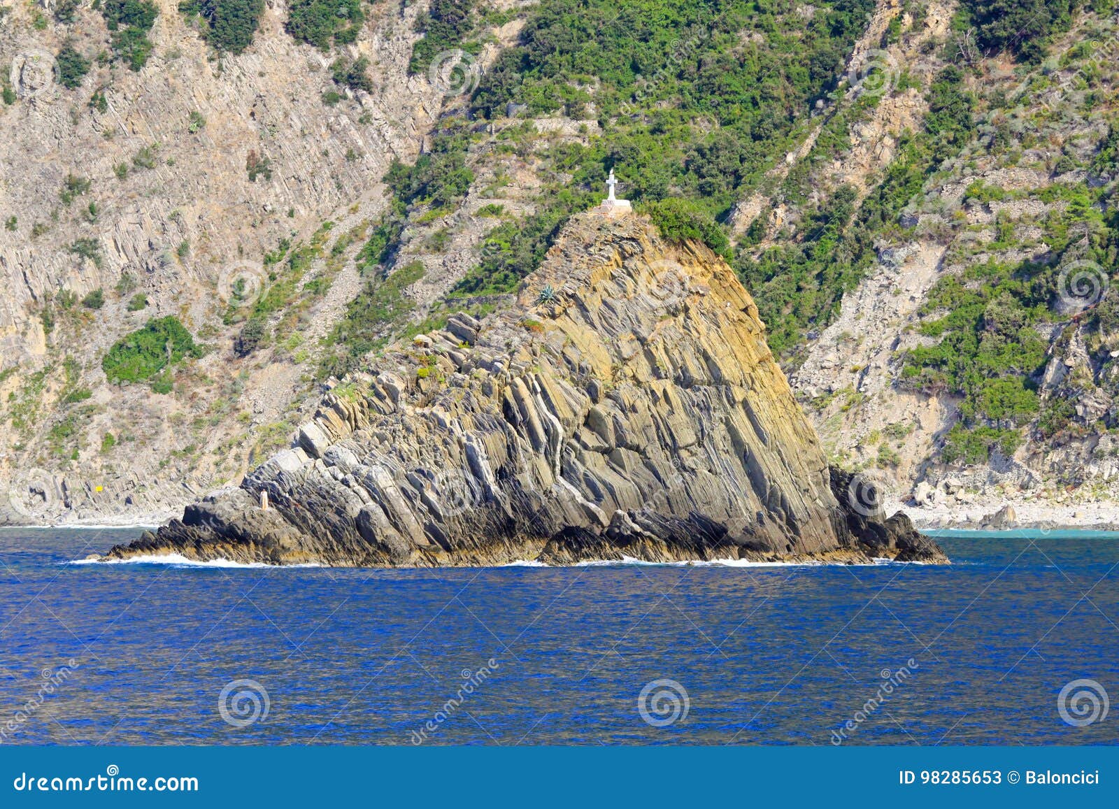 Isola del mar Ligure immagine stock. Immagine di monumento - 98285653