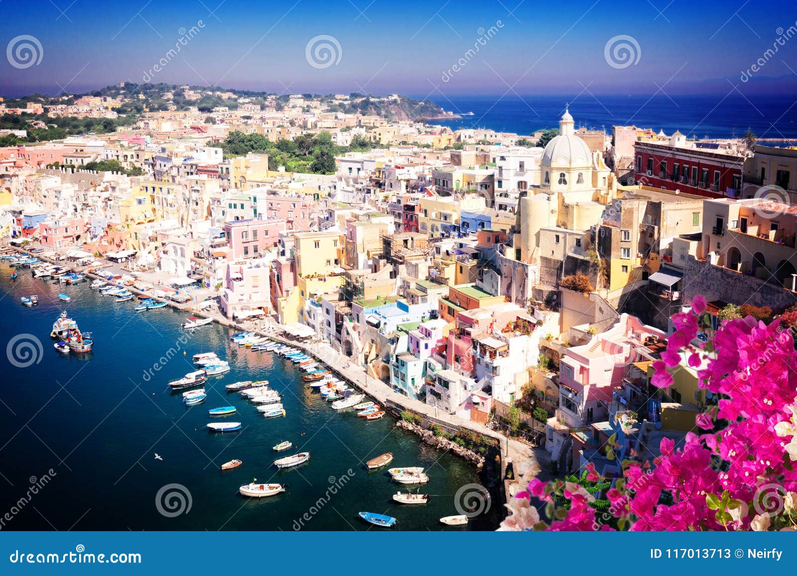 Isola di Procida, Italia immagine stock. Immagine di soleggiato - 117013713