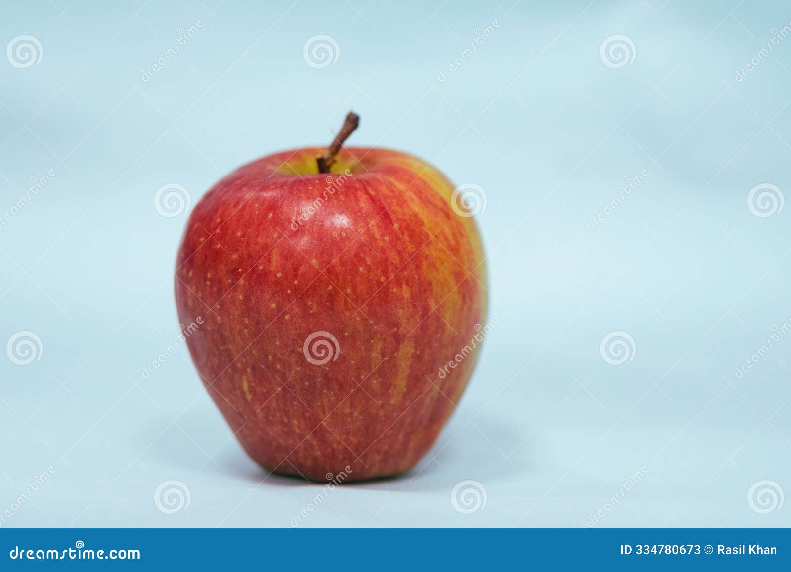 Isolated Fresh Red Apple Photo in Plain Background Photography Stock ...