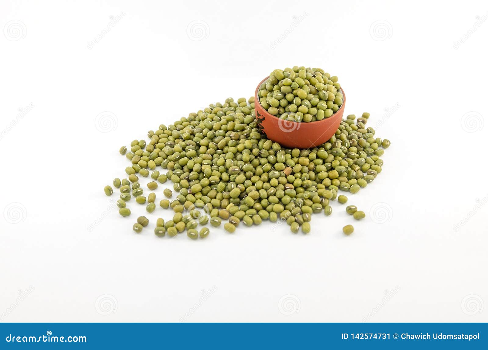 Isolated mung beans stock image. Image of food, famous - 142574731