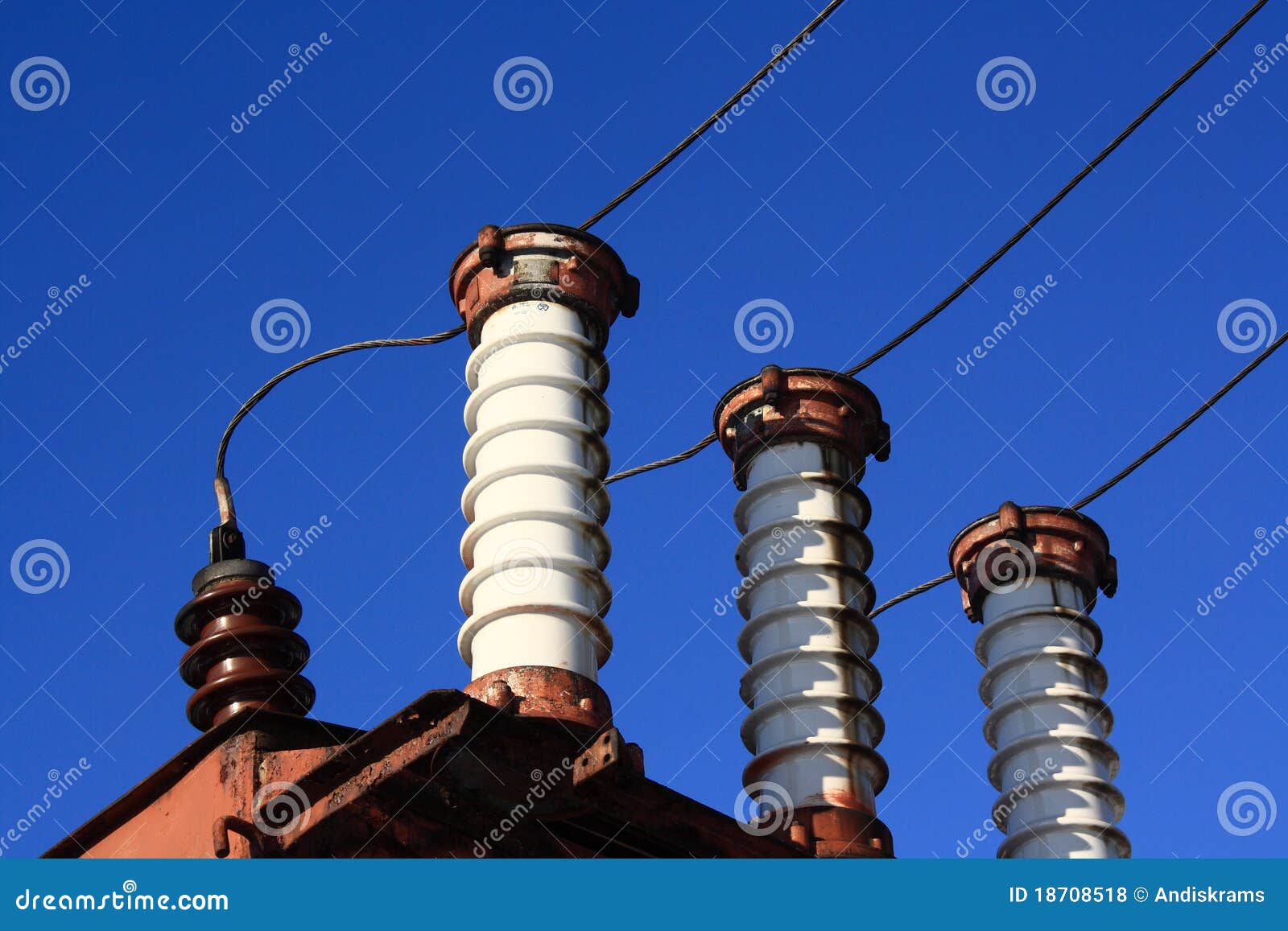 Isolatorer arkivfoto. Bild av elektricitet, uppladdning - 18708518