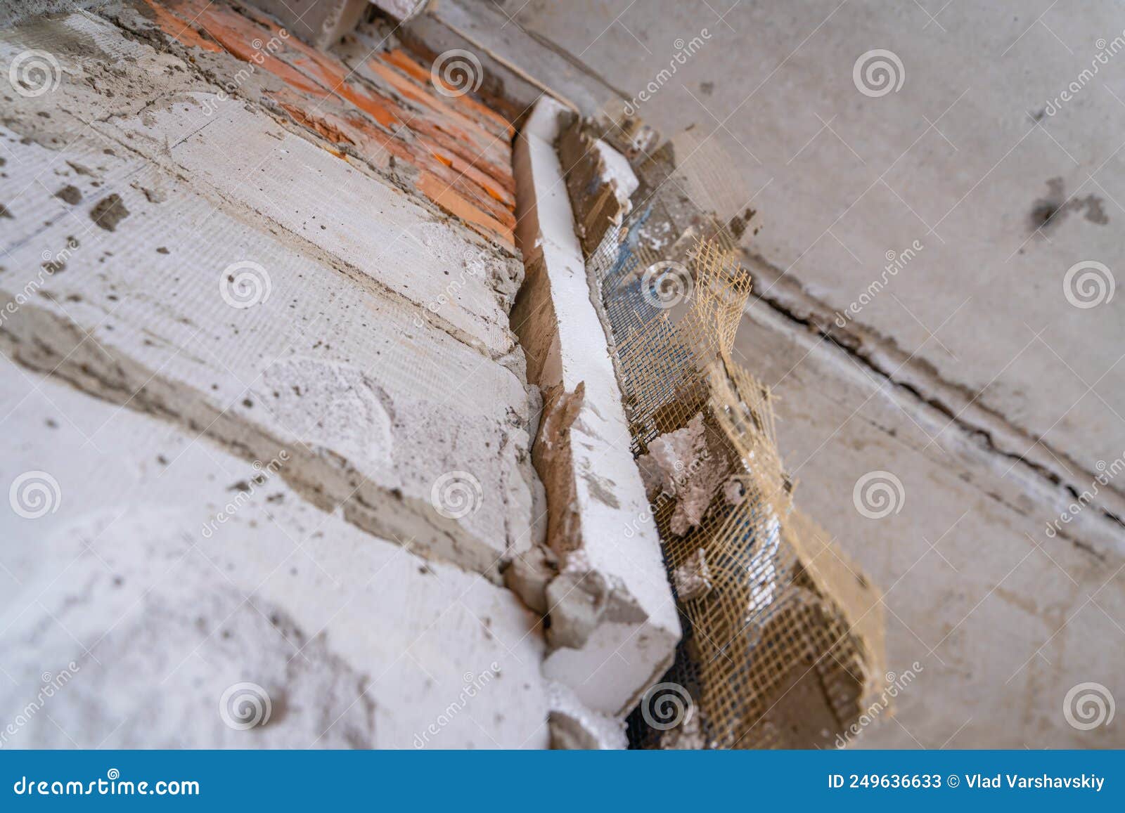 Isolering Av Nedmonterad Polystyren Och Ytskikt Av Privat Hus ...