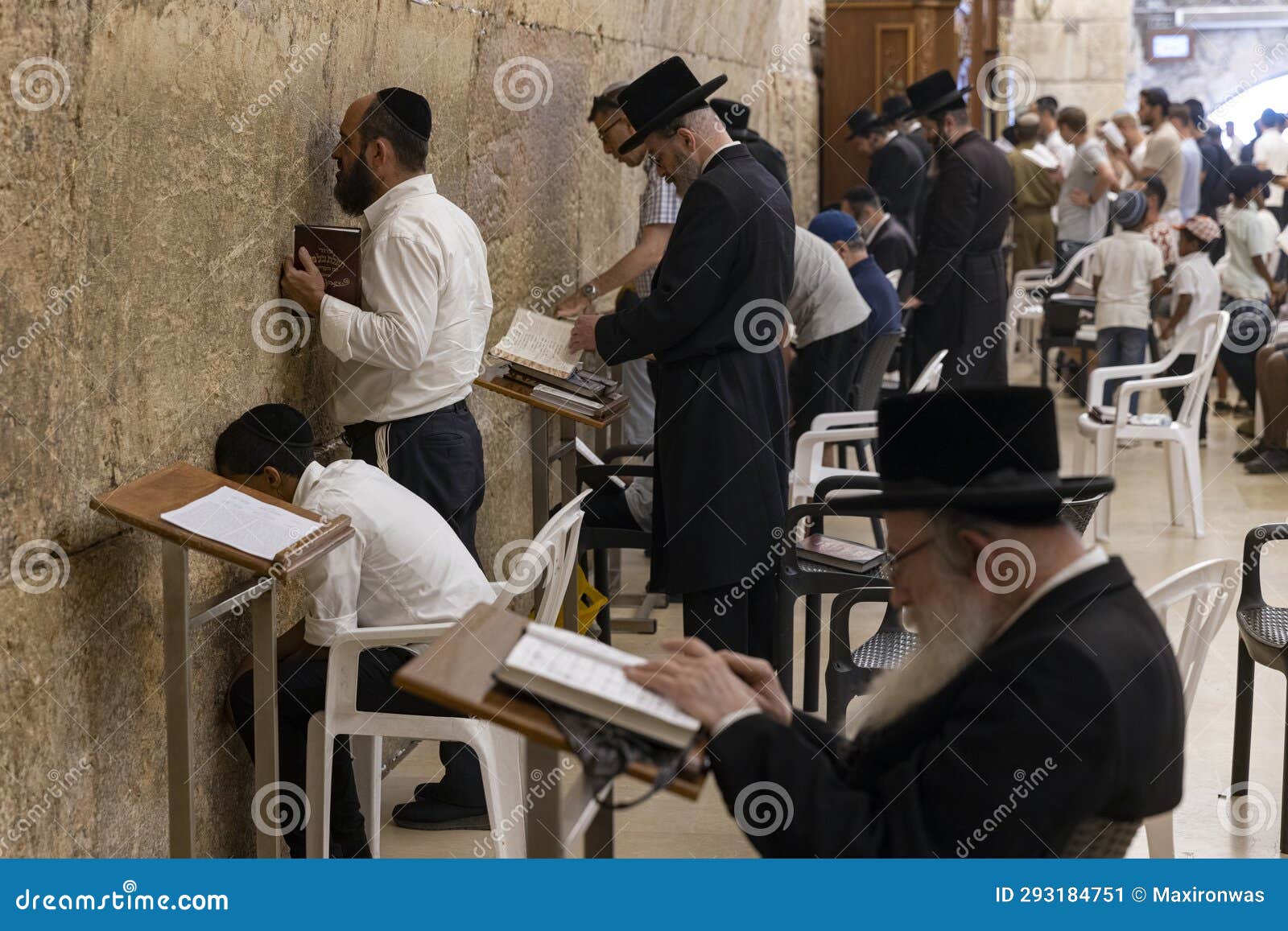 Israel - Gerusalem - Prayers at the Western Wall Editorial Photo ...