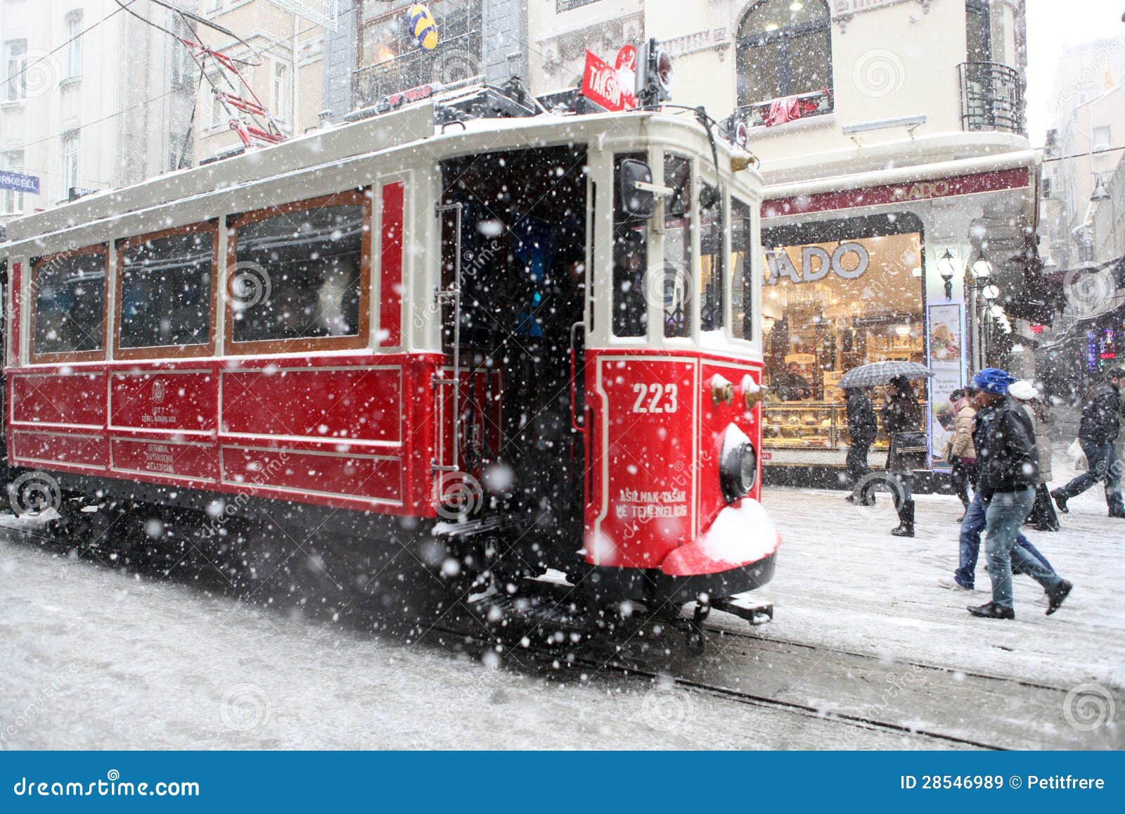 Istambul em um dia nevado imagem de stock editorial. Imagem de neve ...