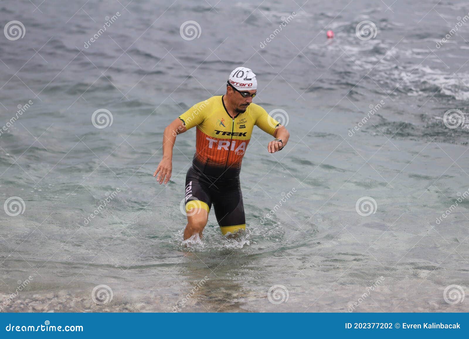 Istanbul Sprint Triathlon editorial photography. Image of water - 202377202
