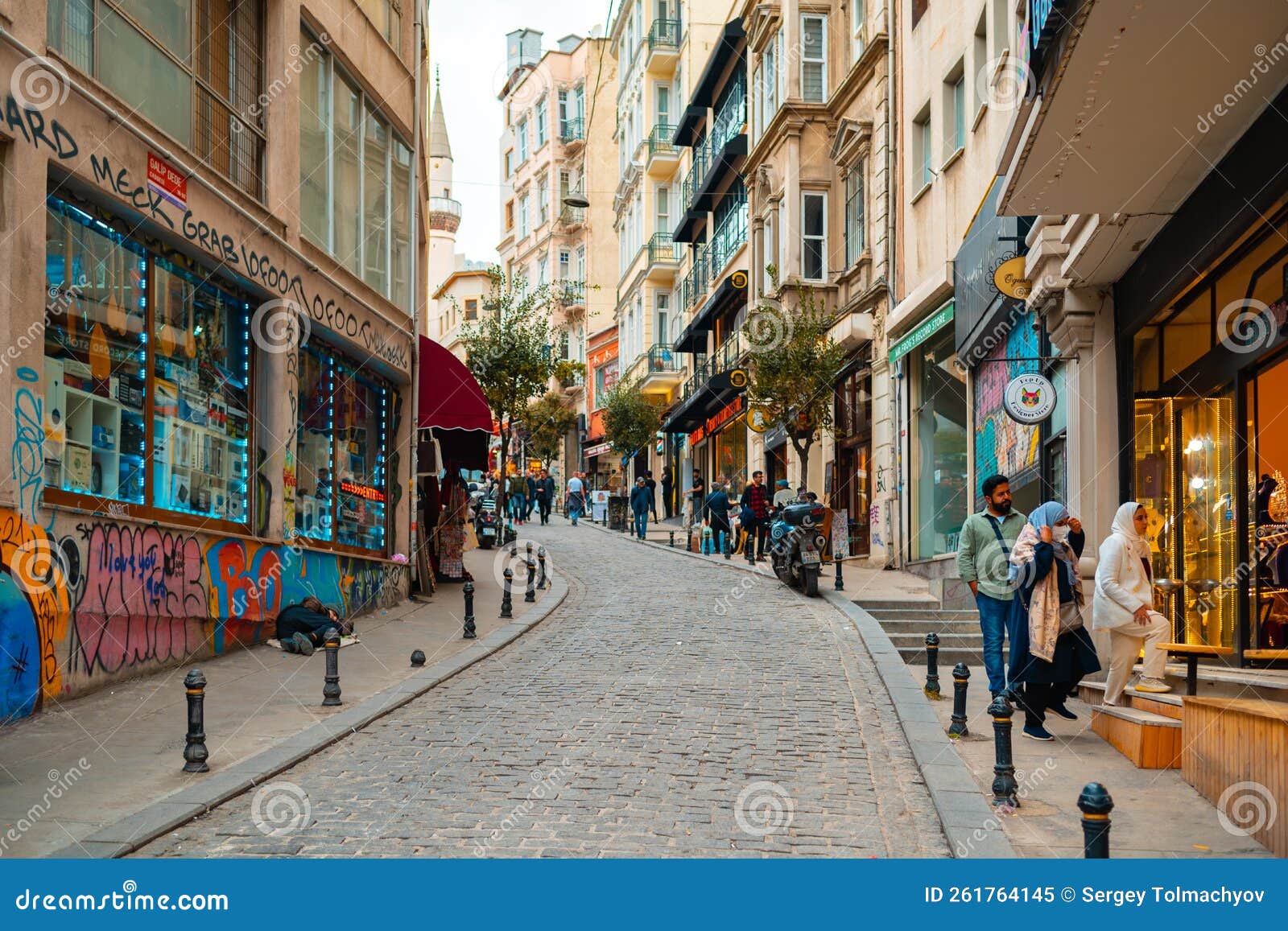 ISTANBUL, TURKEY - APRIL 1, 2022 : View of Istanbul Streets Editorial ...