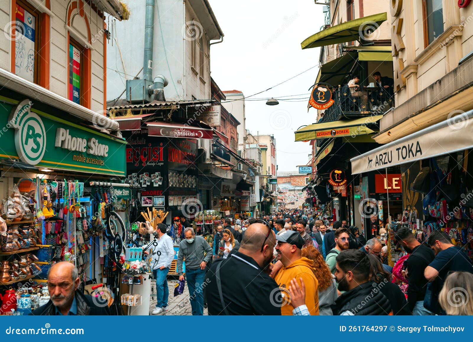 ISTANBUL, TURKEY - APRIL 1, 2022 : View of Istanbul Streets Editorial ...