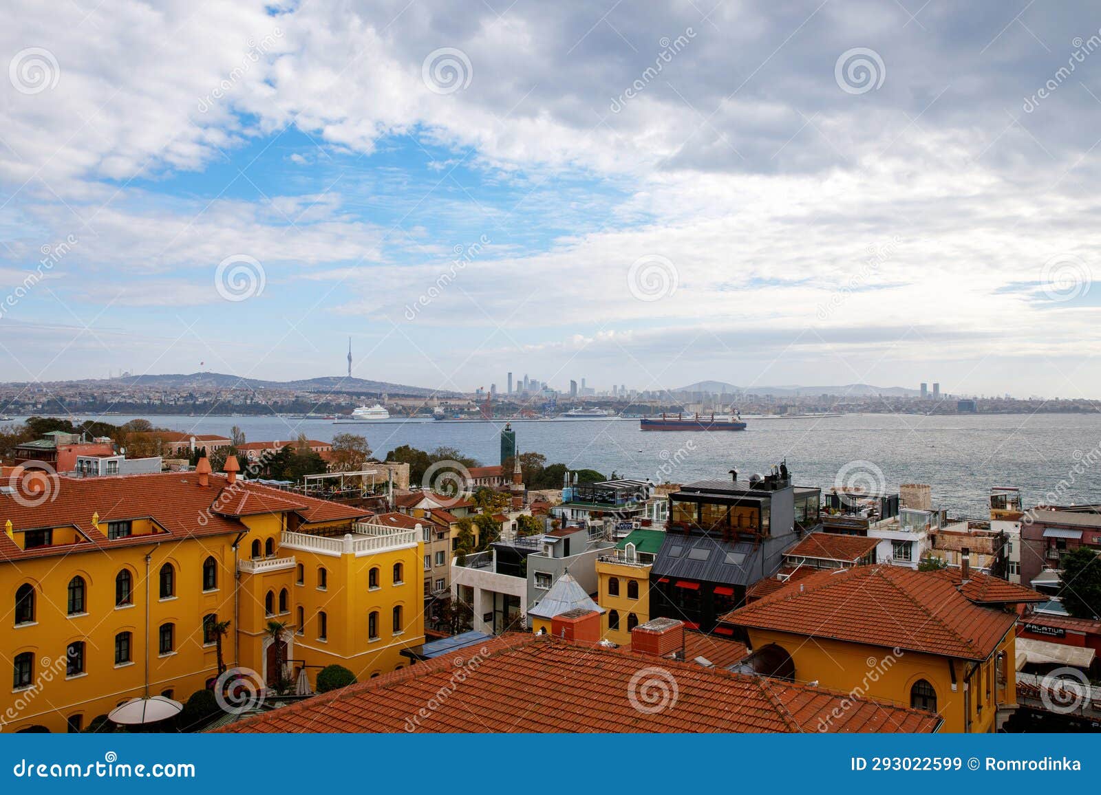 ISTANBUL, TURKEY - NOVEMBER 19, 2022. Nice View of Historical District ...