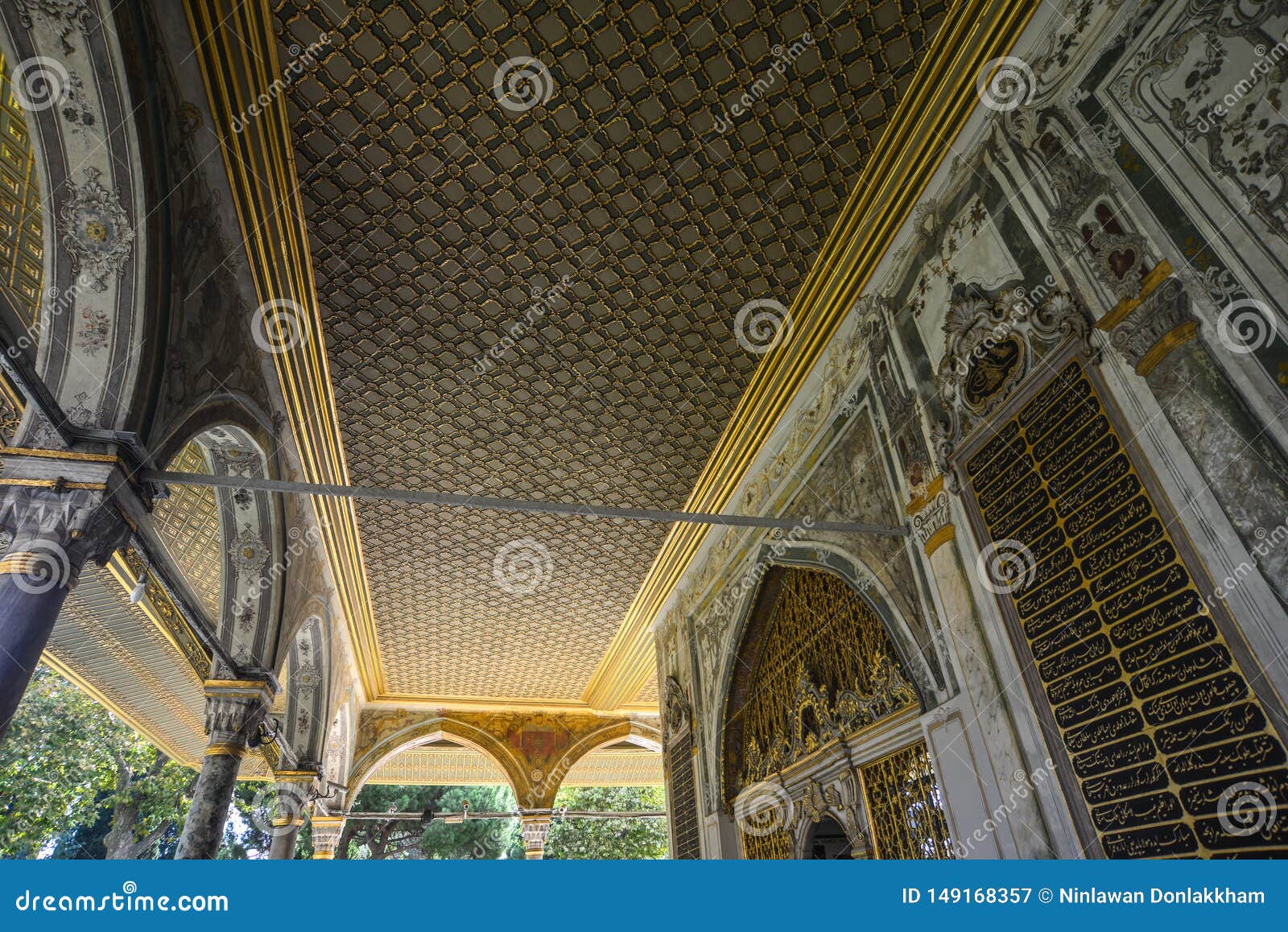 Interior of Topkapi Palace in Istanbul, Turkey Editorial Photography ...