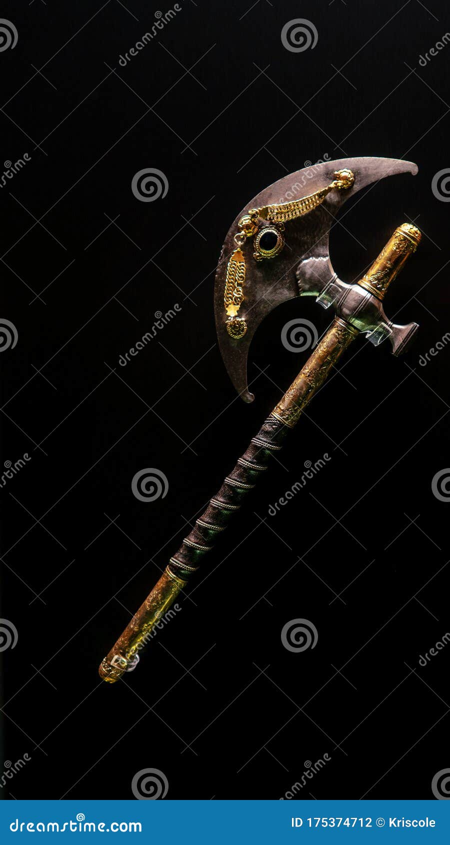 ISTANBUL, TURKEY - SEPTEMBER 21, 2019: Ancient Turkish Weapons in the ...