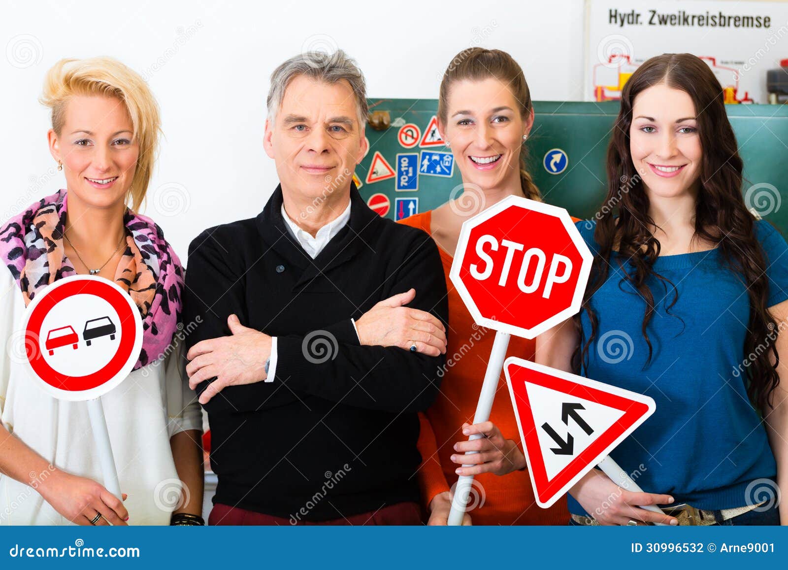 Istruttore Di Guida Con La Sua Classe Fotografia Stock - Immagine di ...