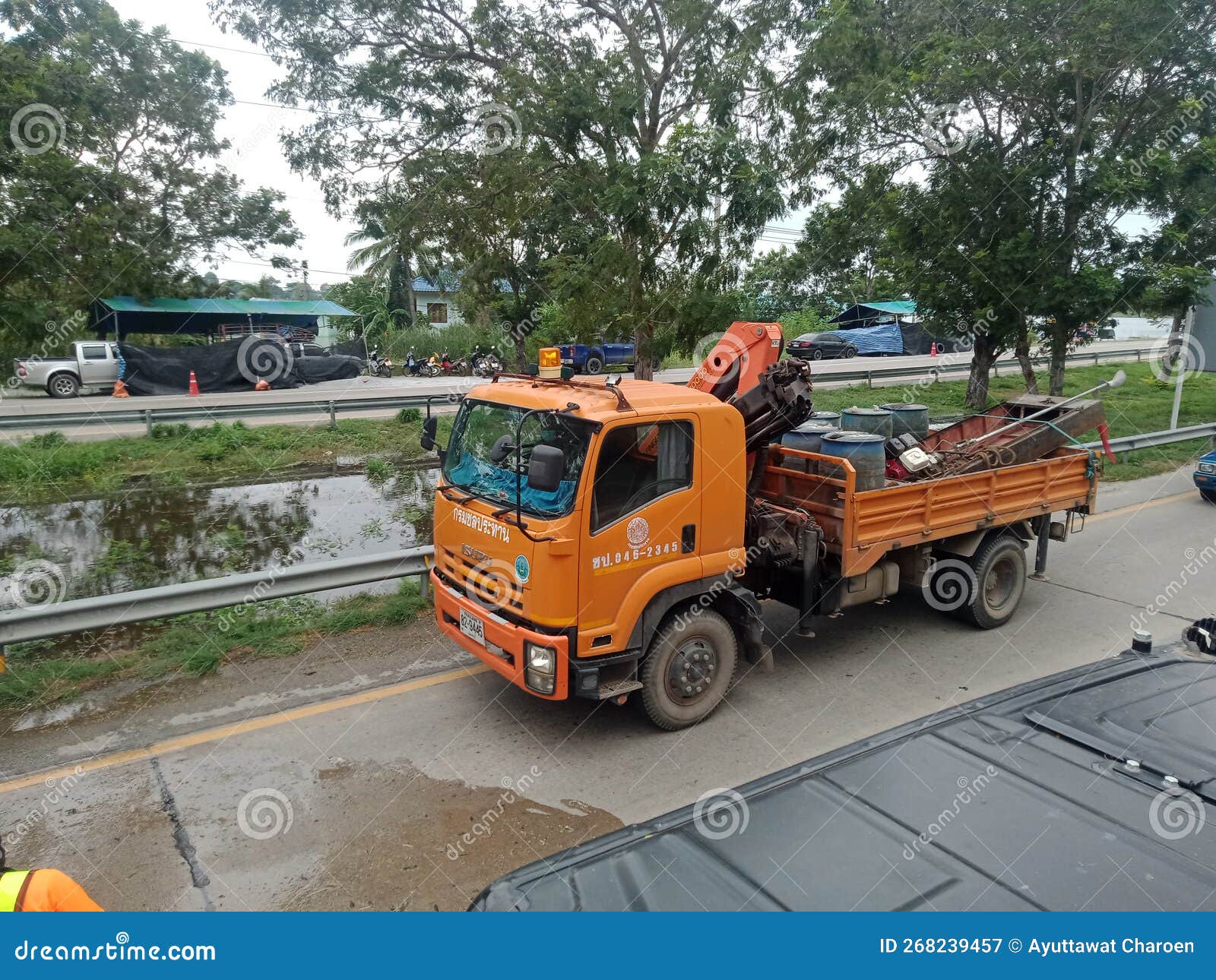 ISUZU FORWARD FTR 240 with PALFINGER PK10000 PERFORMANCE Editorial ...