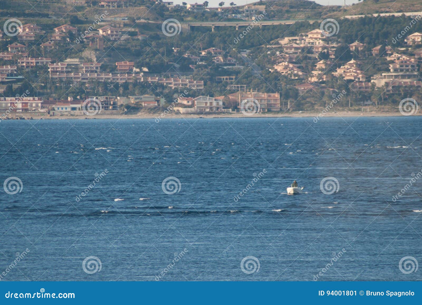 Italia, El Estrecho De Messina Imagen de archivo - Imagen de paisaje ...
