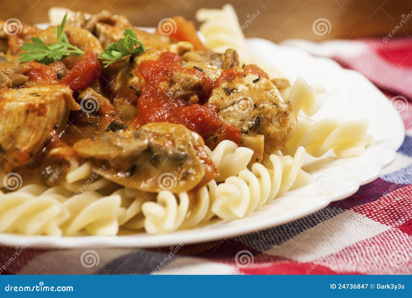 Italiaanse keuken stock afbeelding. Image of vlees, groenten - 24736847