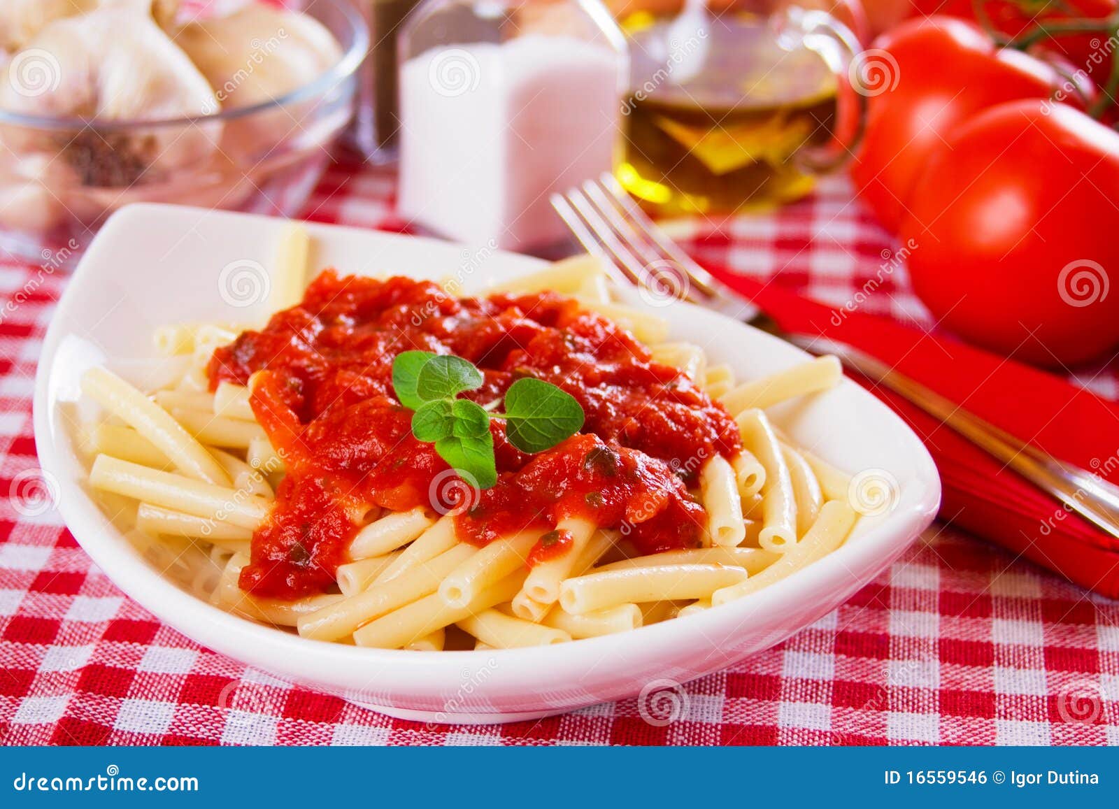 Italian macaroni pasta stock photo. Image of sauce, vegetable - 16559546