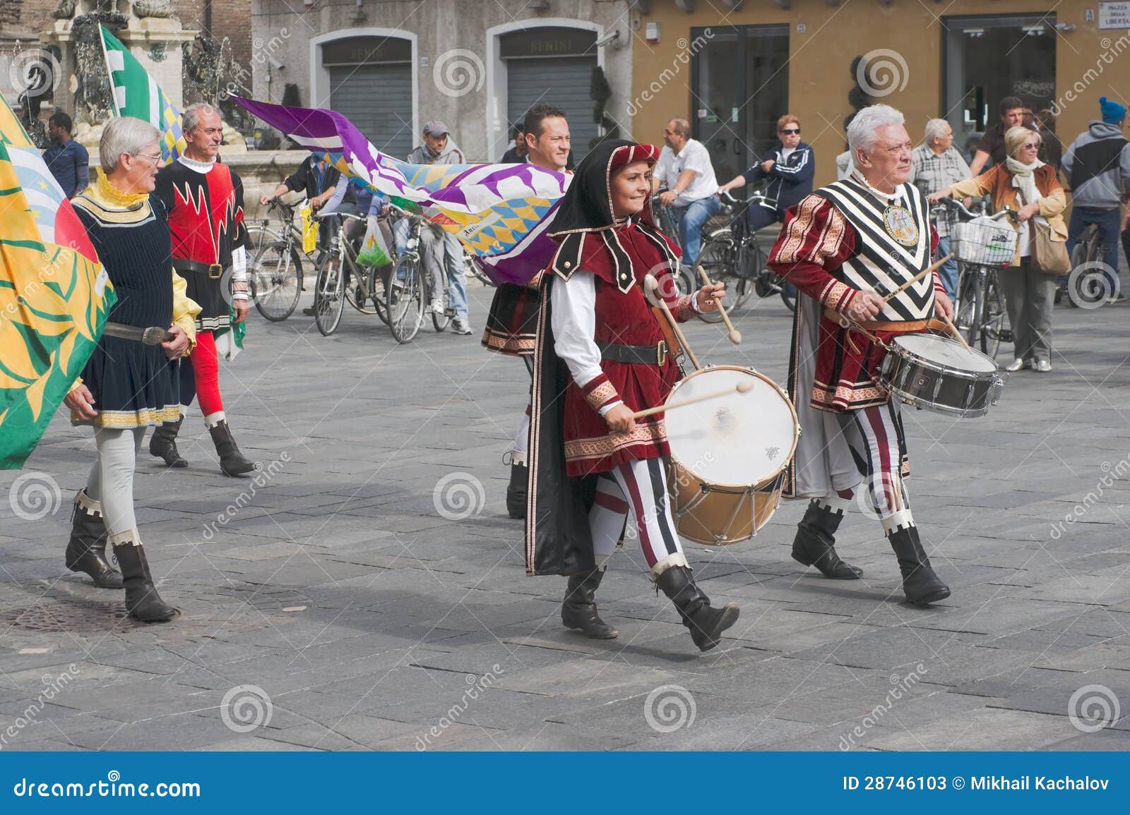 Italian medieval drummers editorial stock photo. Image of women - 28746103